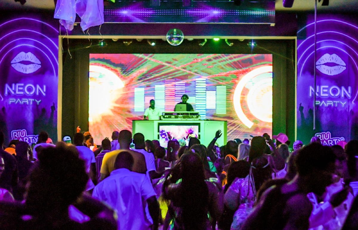 PAXTravelJobs - Party on: Riu Party makes its debut in Jamaica