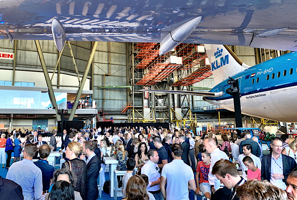 PAXTravelJobs - PAX On Location: KLM welcomes 787-10, begins 100th ...
