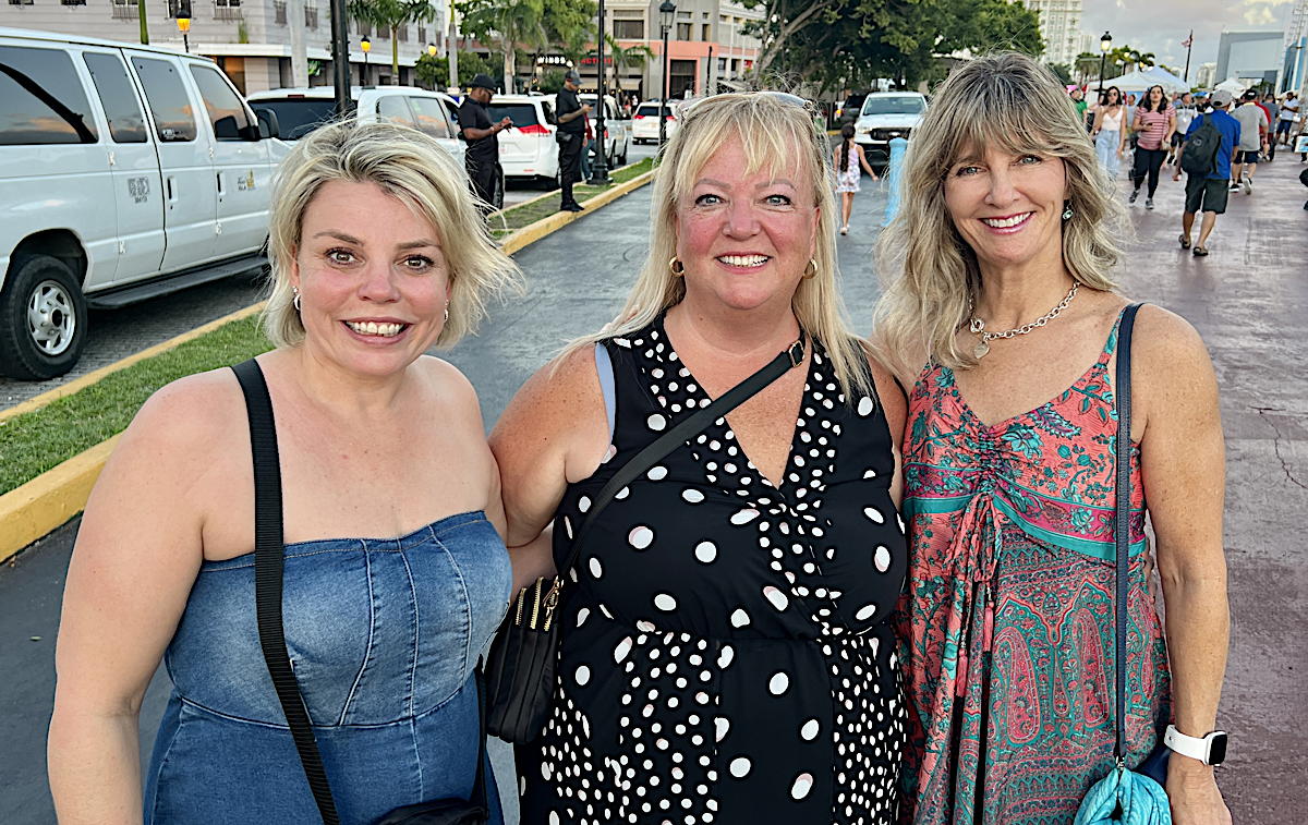 PAXTravelJobs - PAX Checks In with Manulife’s Karen Salviato