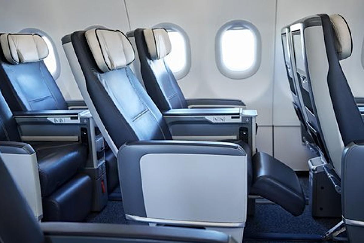 PAXTravelJobs - Air Transat customers can now bid for Club Class upgrades